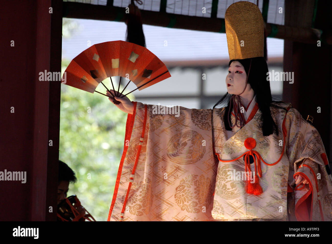 Traditional Japanese dancer in costume Kamakura Japan Stock Photo - Alamy