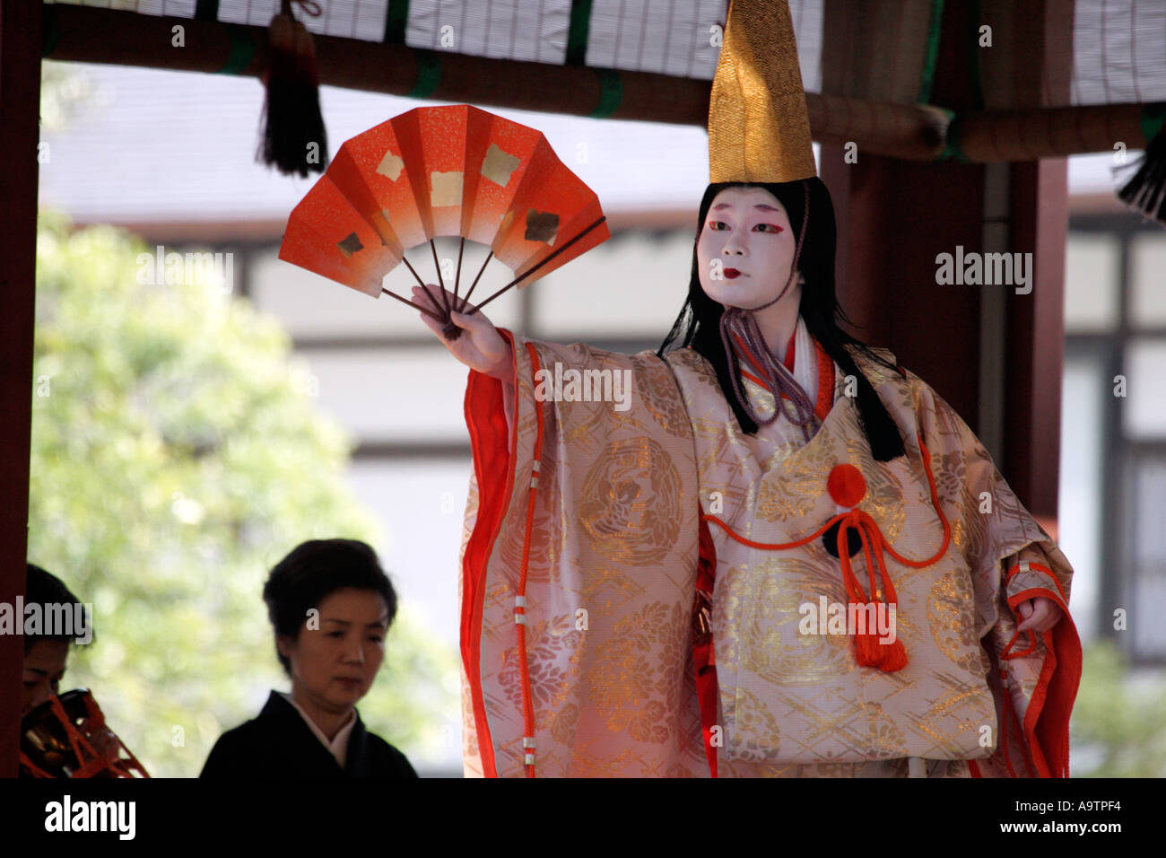 Traditional Japanese dancer in costume Kamakura Japan Stock Photo - Alamy