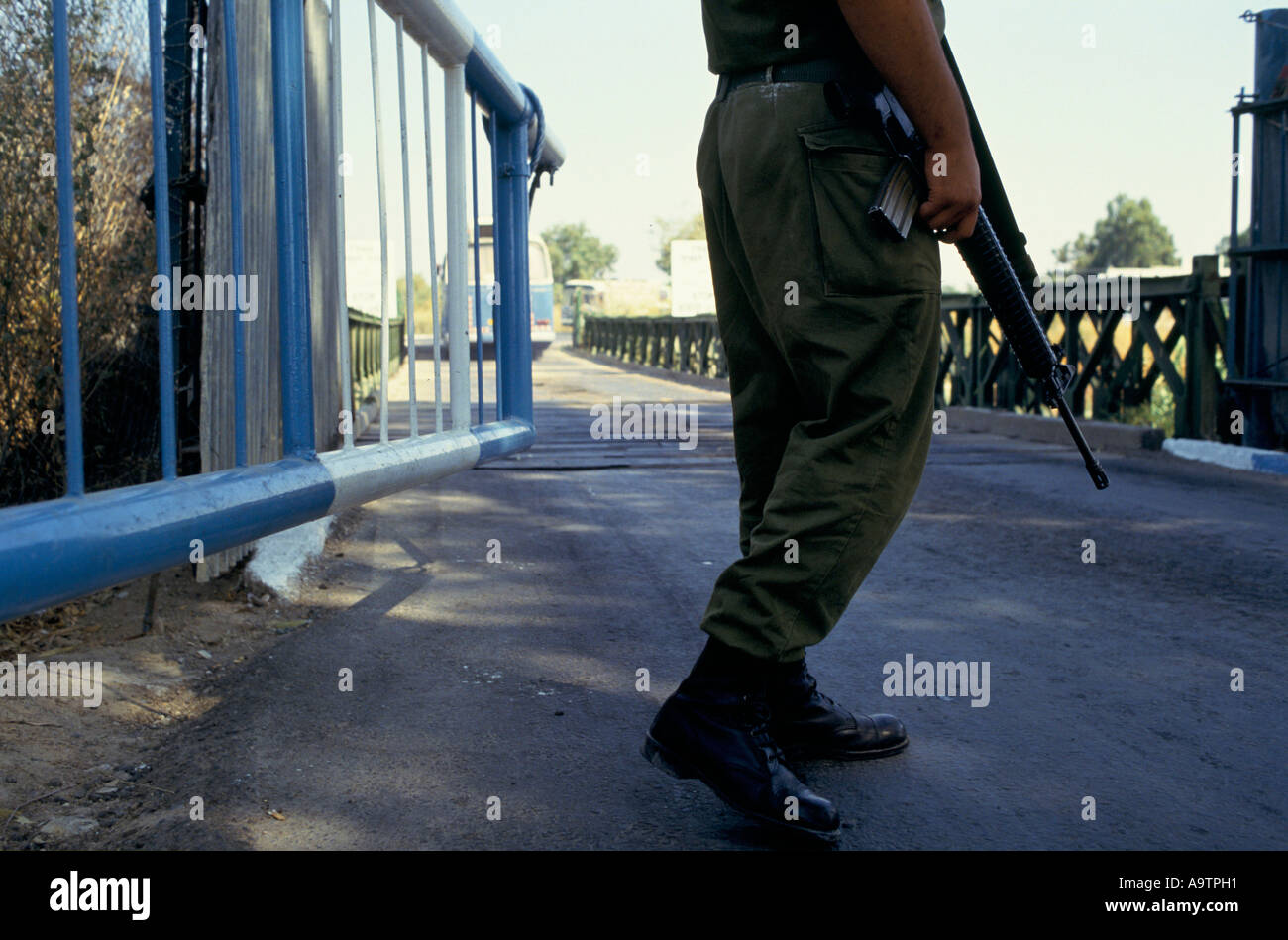Soldier guarding border hi-res stock photography and images - Alamy