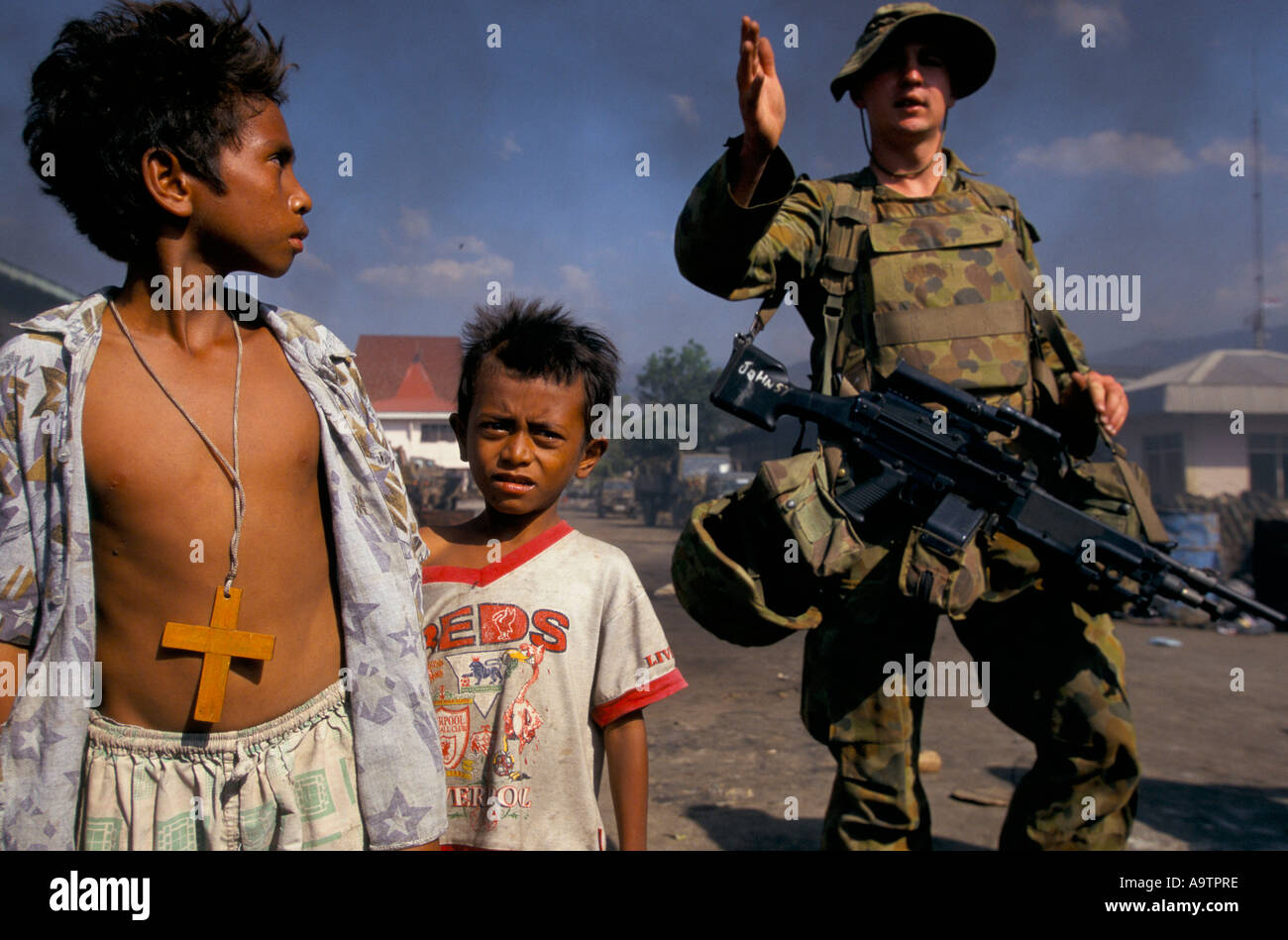 Children soldier hi-res stock photography and images - Alamy