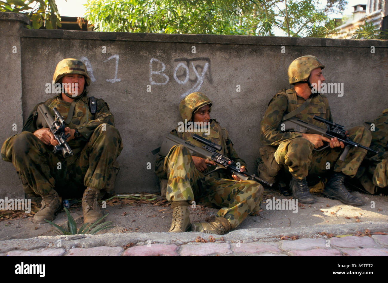 'EAST TIMOR SEPT/OCT 1999', AUSTRALIAN TROOPS MOVE THROUGH DILI IN AN ...