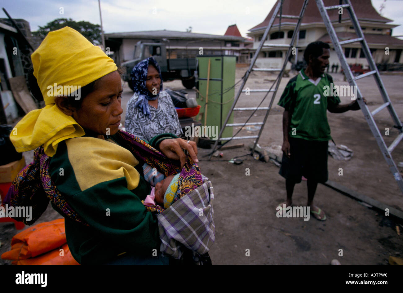 Conflict war babies civilian crisis hi-res stock photography and images ...