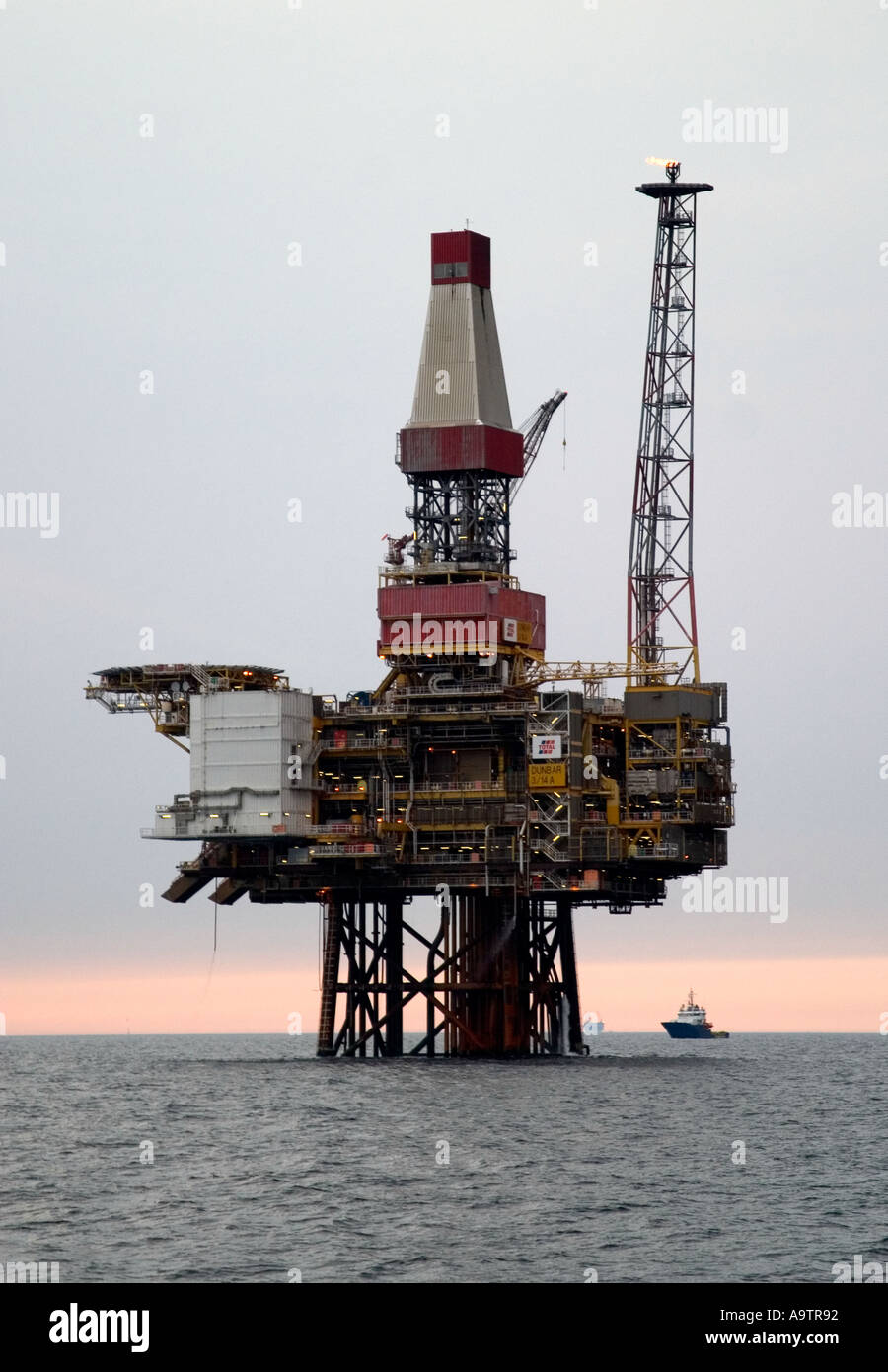 sunset total oil rig dunbar Stock Photo - Alamy