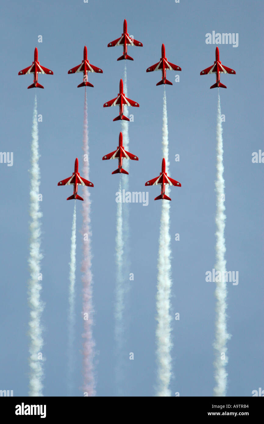 Feathered arrow formation hi-res stock photography and images - Alamy