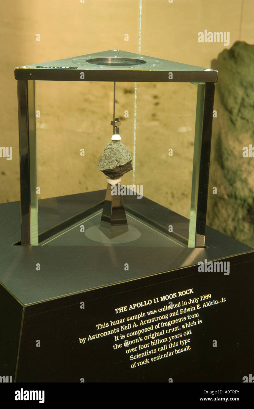 Moon Rock Smithsonian Museums Got To Hold An Apollo 11 Moon Rock At