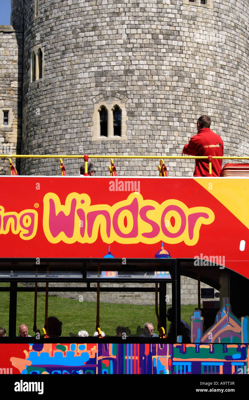 Sightseeing tourist bus at Windsor Castle Stock Photo - Alamy
