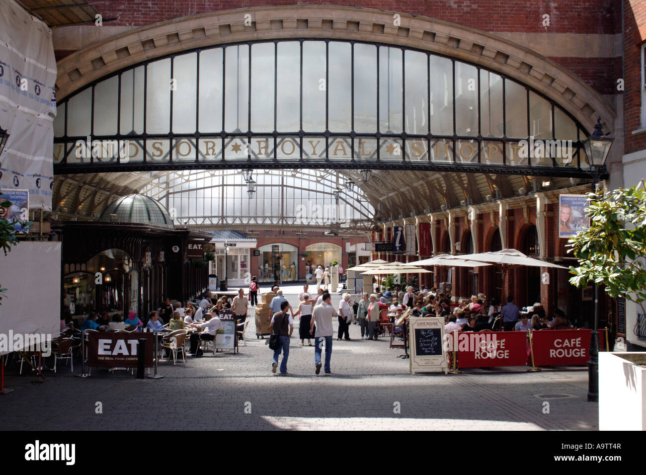 Windsor royal shopping centre hi-res stock photography and images - Alamy