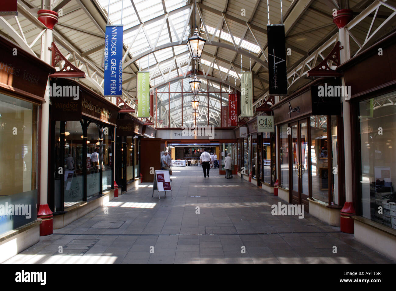 Windsor town centre shops royal hi-res stock photography and images - Alamy