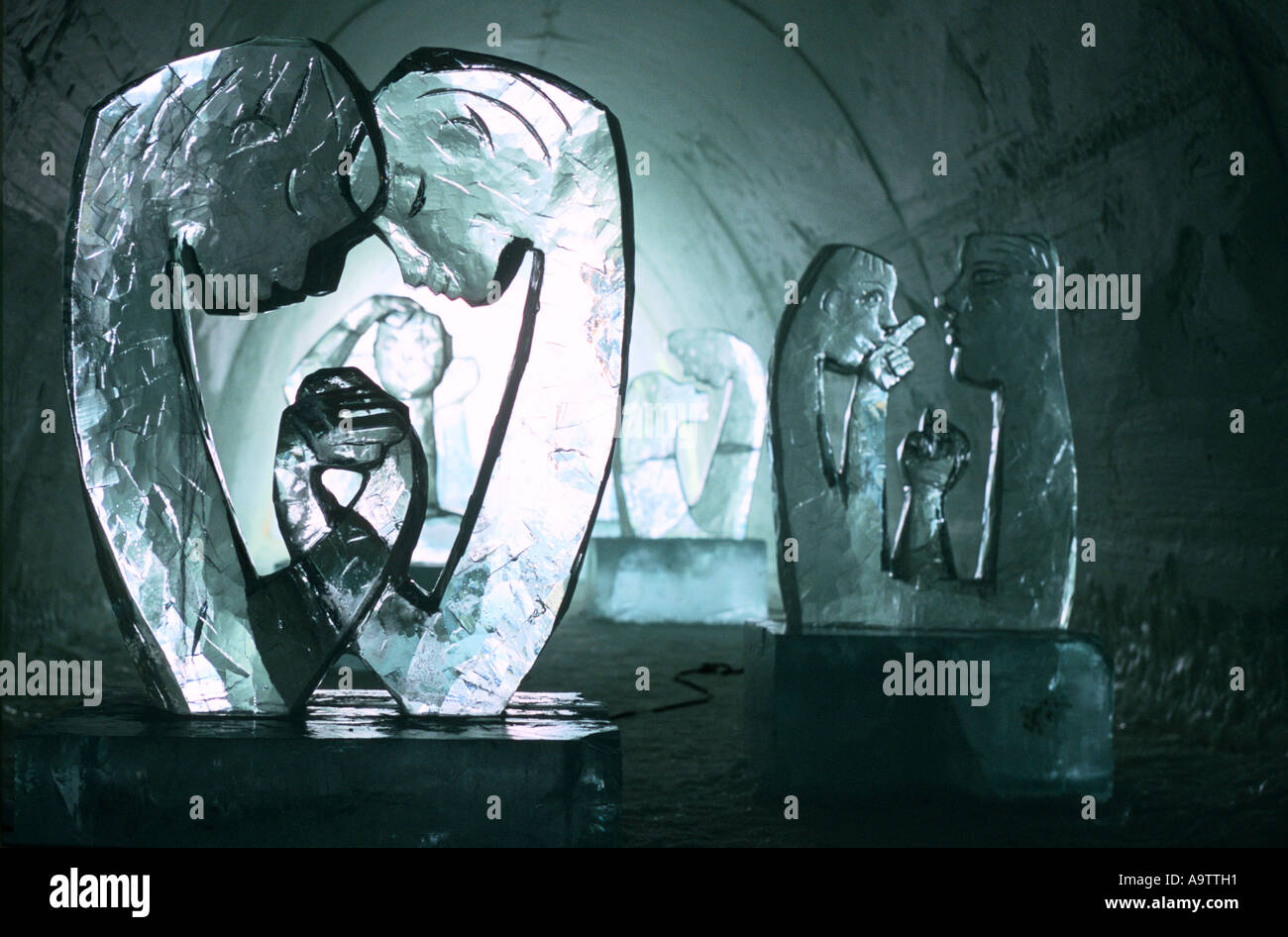 Melting ice sculptures hi-res stock photography and images - Alamy