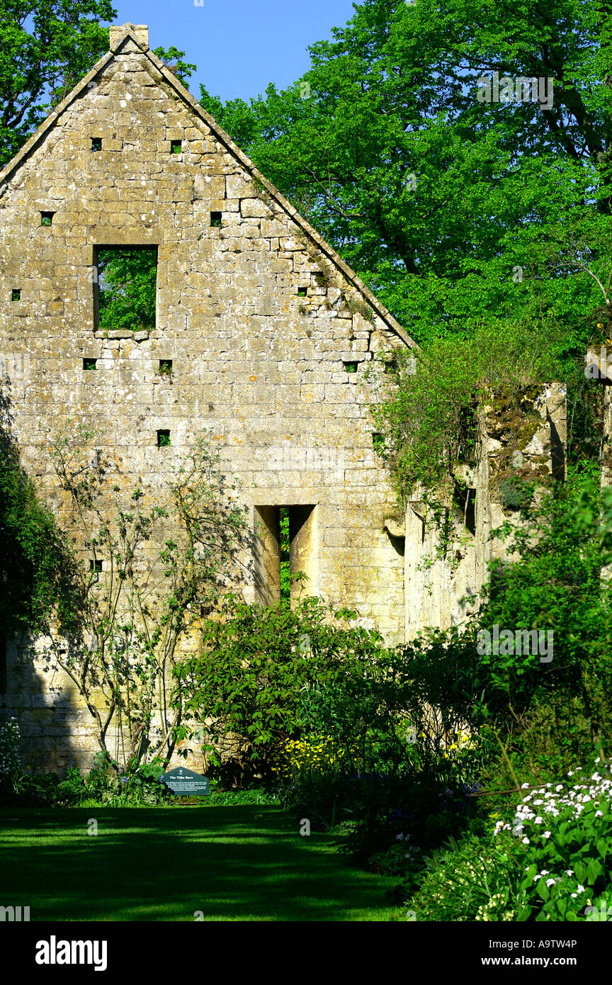 Old house ruins Stock Photo - Alamy