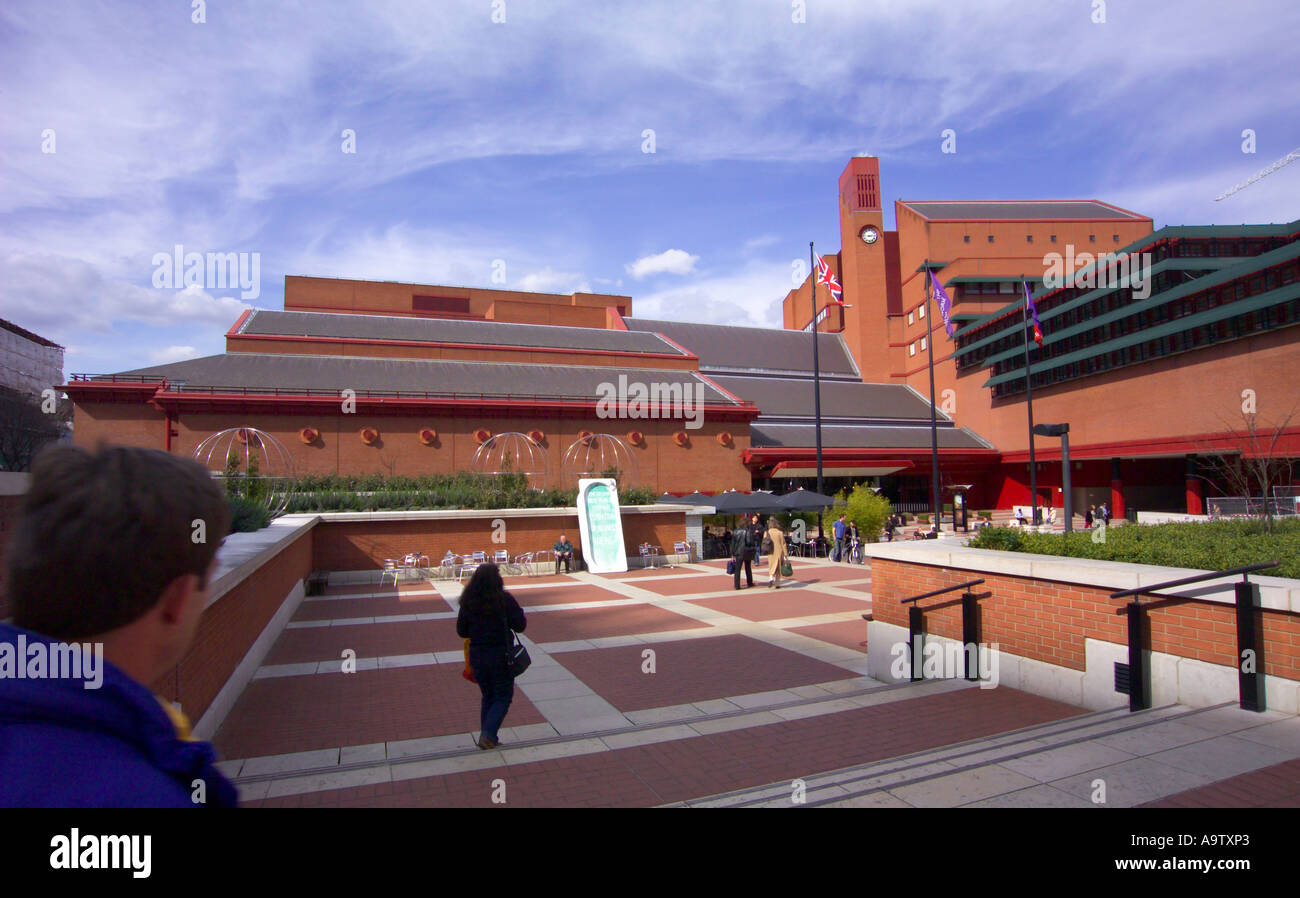 The British Library courtyard Stock Photo - Alamy