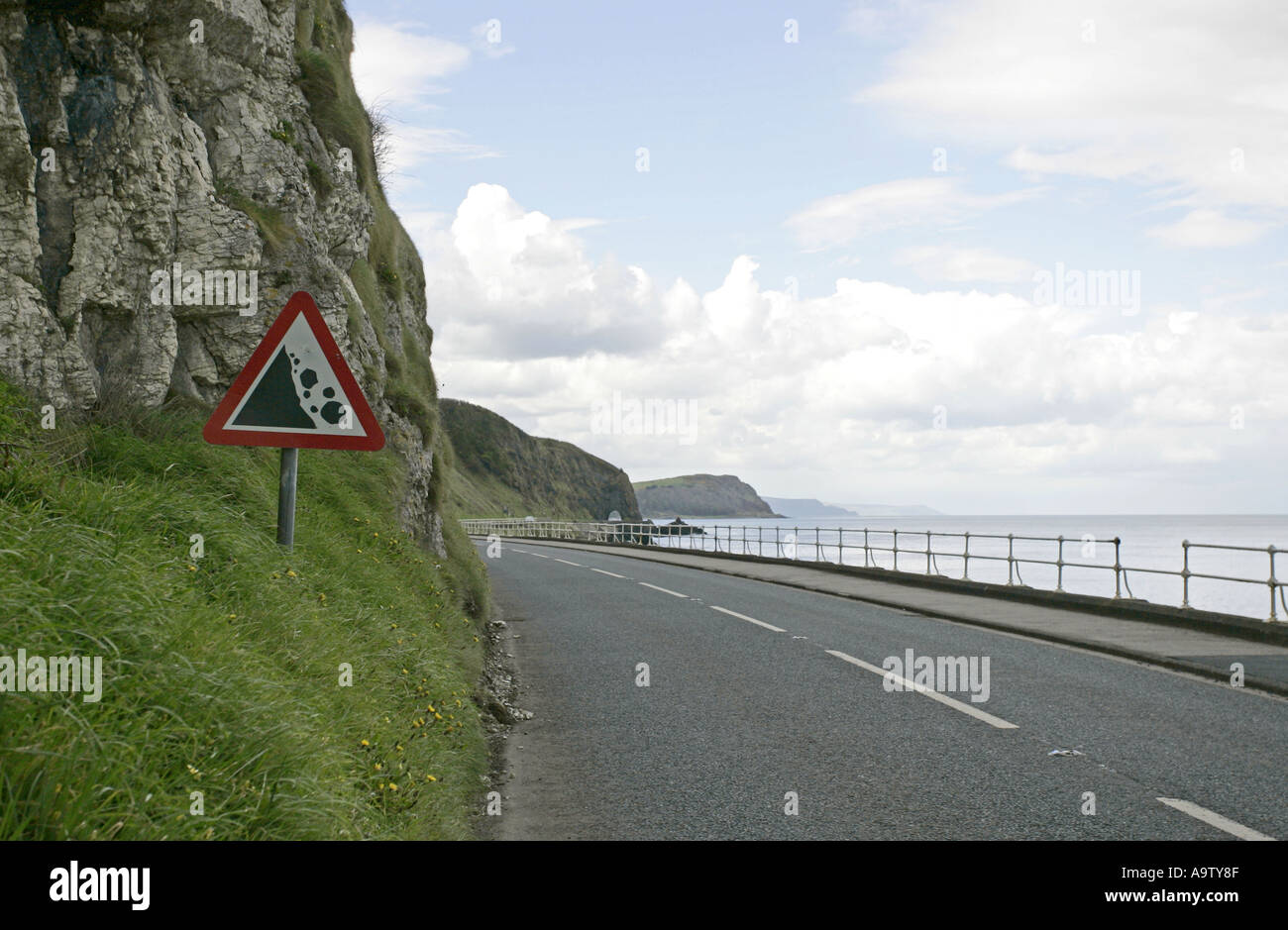 Road sign falling rocks uk hi-res stock photography and images - Alamy