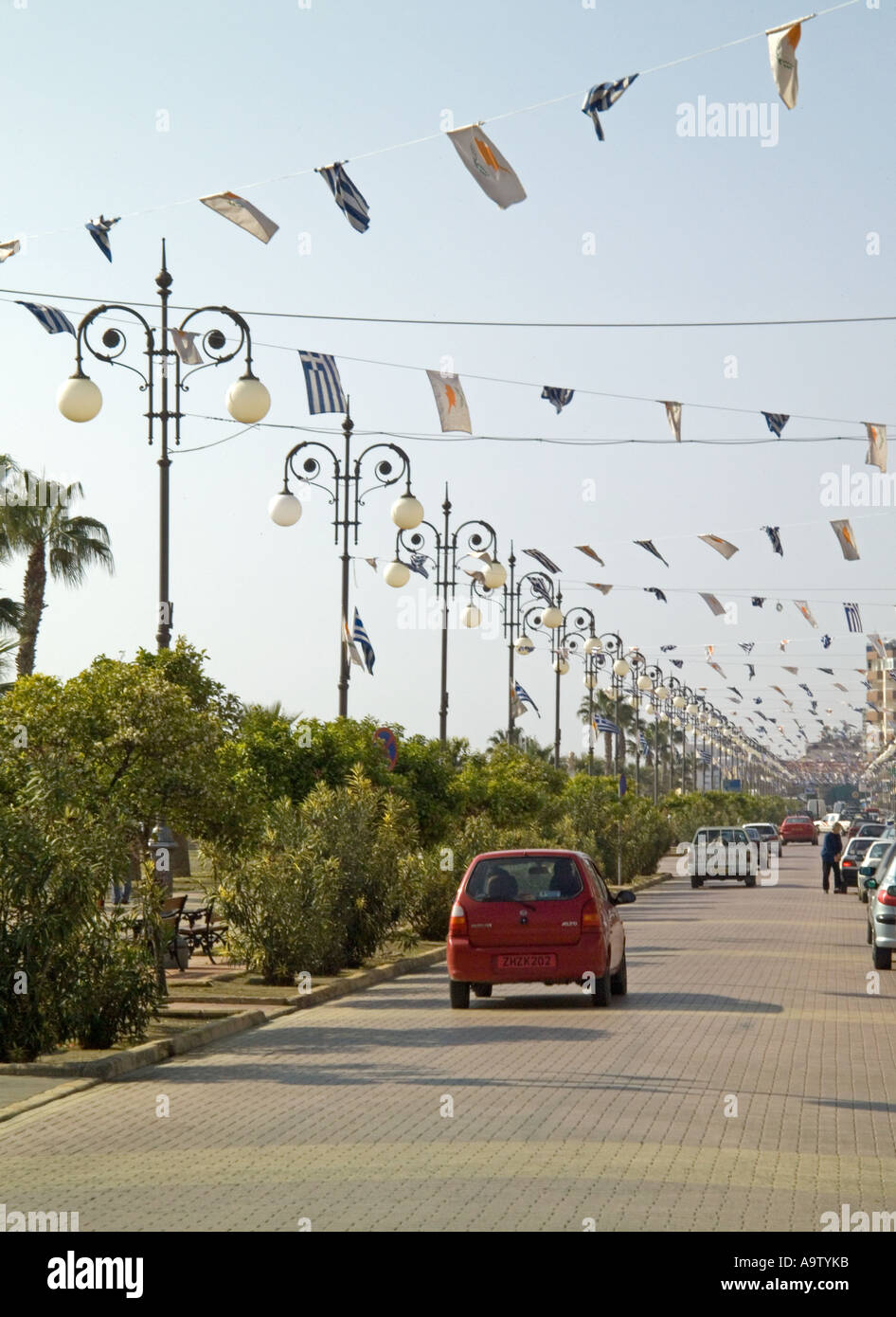 Cars by the sea front hi-res stock photography and images - Alamy