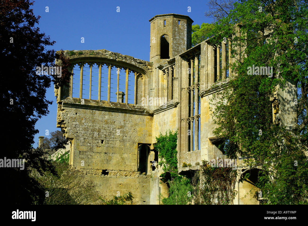 An old stone castle hi-res stock photography and images - Alamy