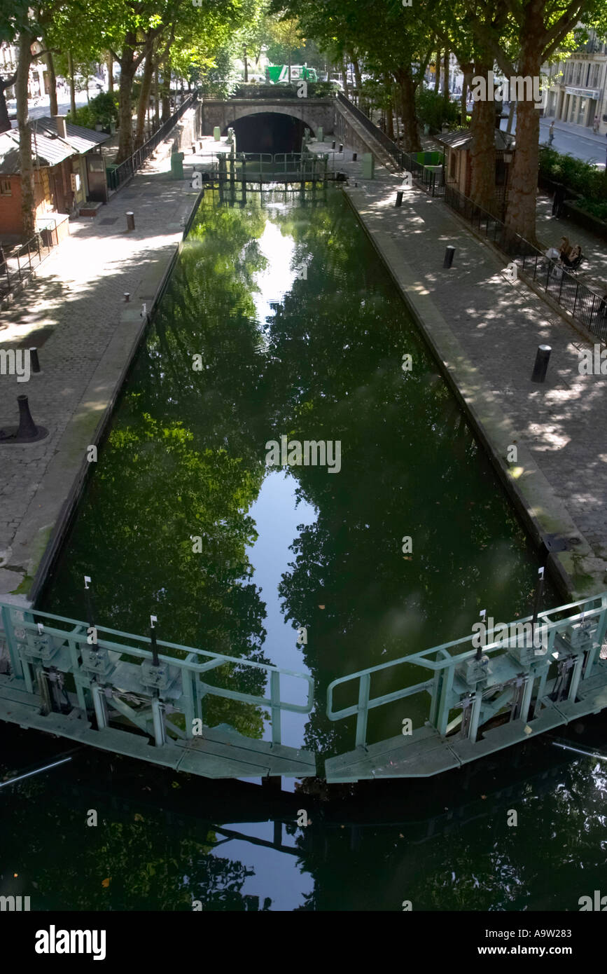 Paris canals hi-res stock photography and images - Alamy