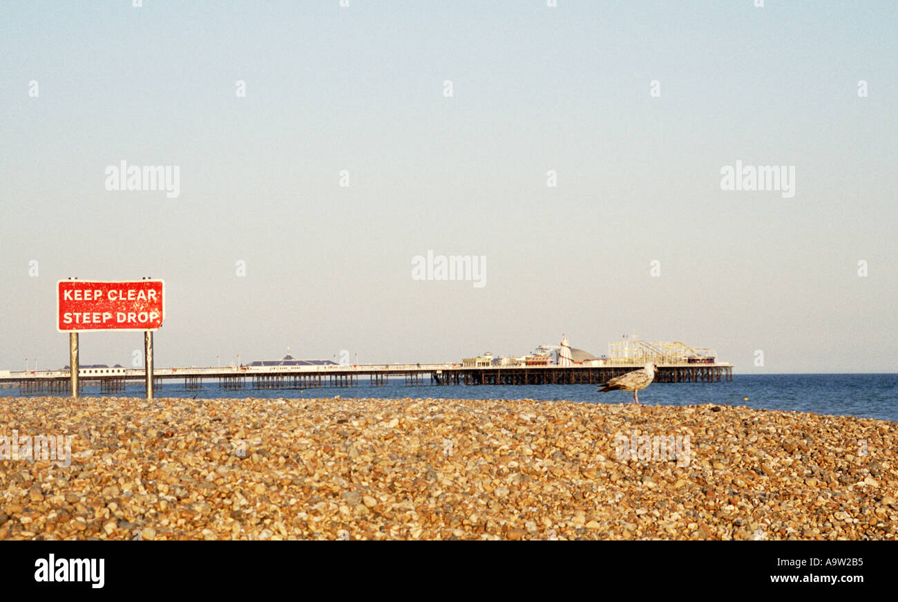Warning sign of steep drop hi-res stock photography and images - Alamy