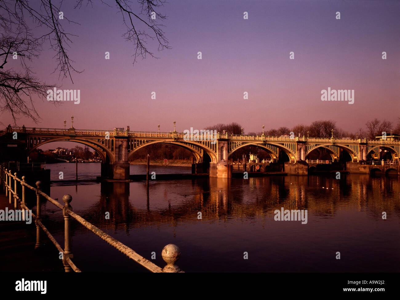 River Thames Isleworth High Resolution Stock Photography and Images - Alamy