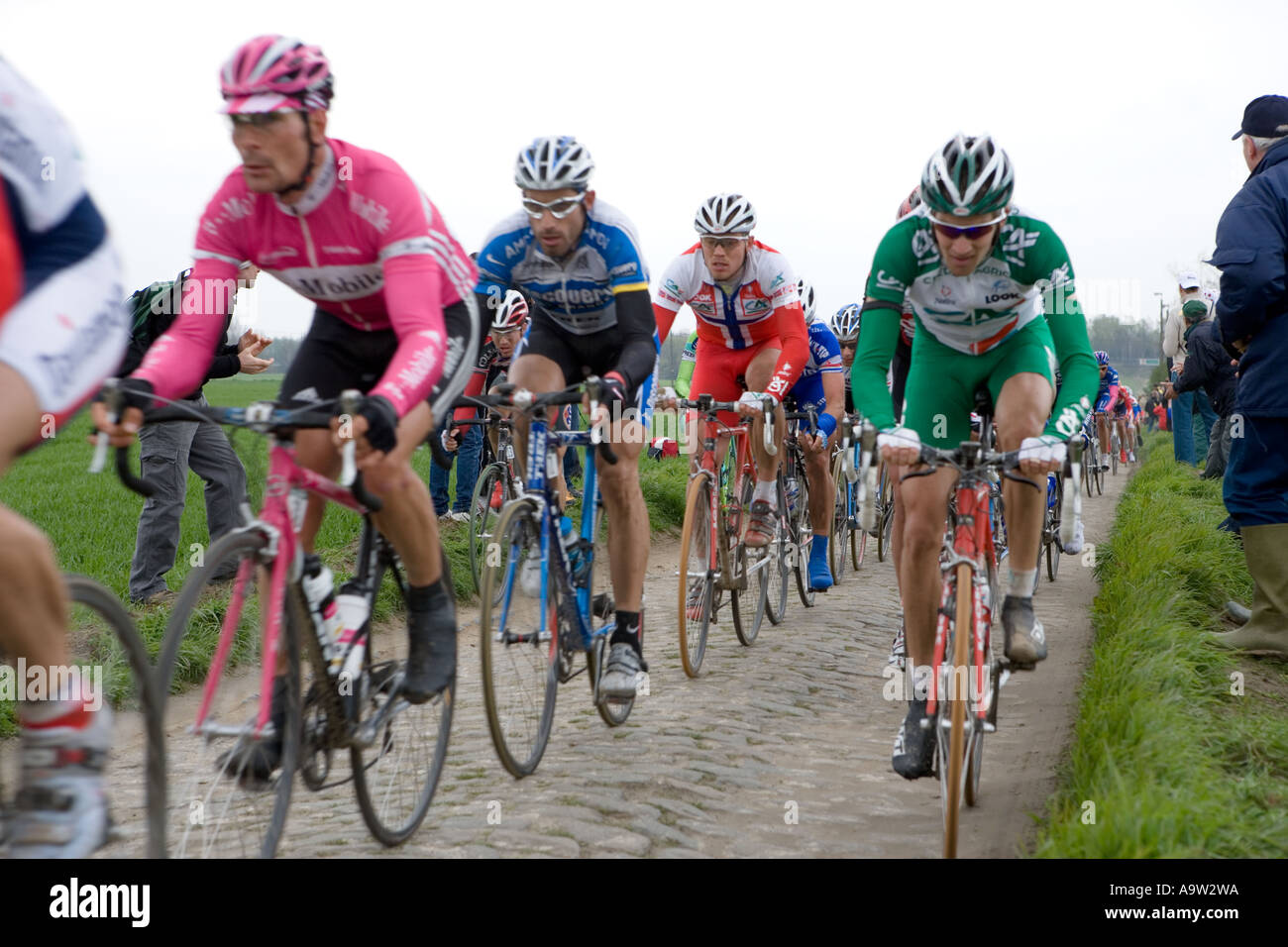Paris Roubaix 2005 cycle race Stock Photo - Alamy