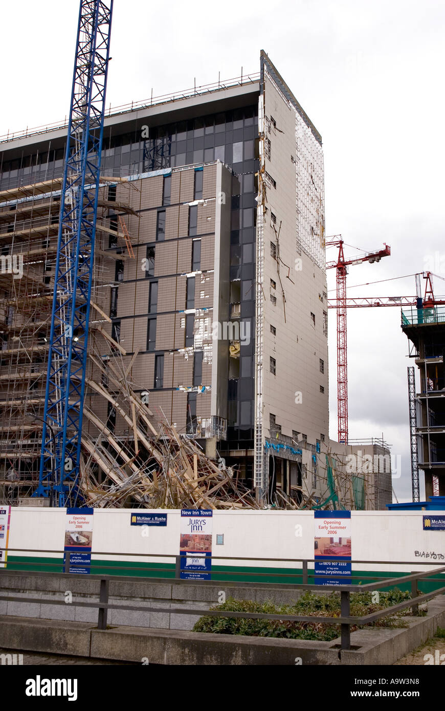 Milton Keynes scaffolding collapse Stock Photo - Alamy