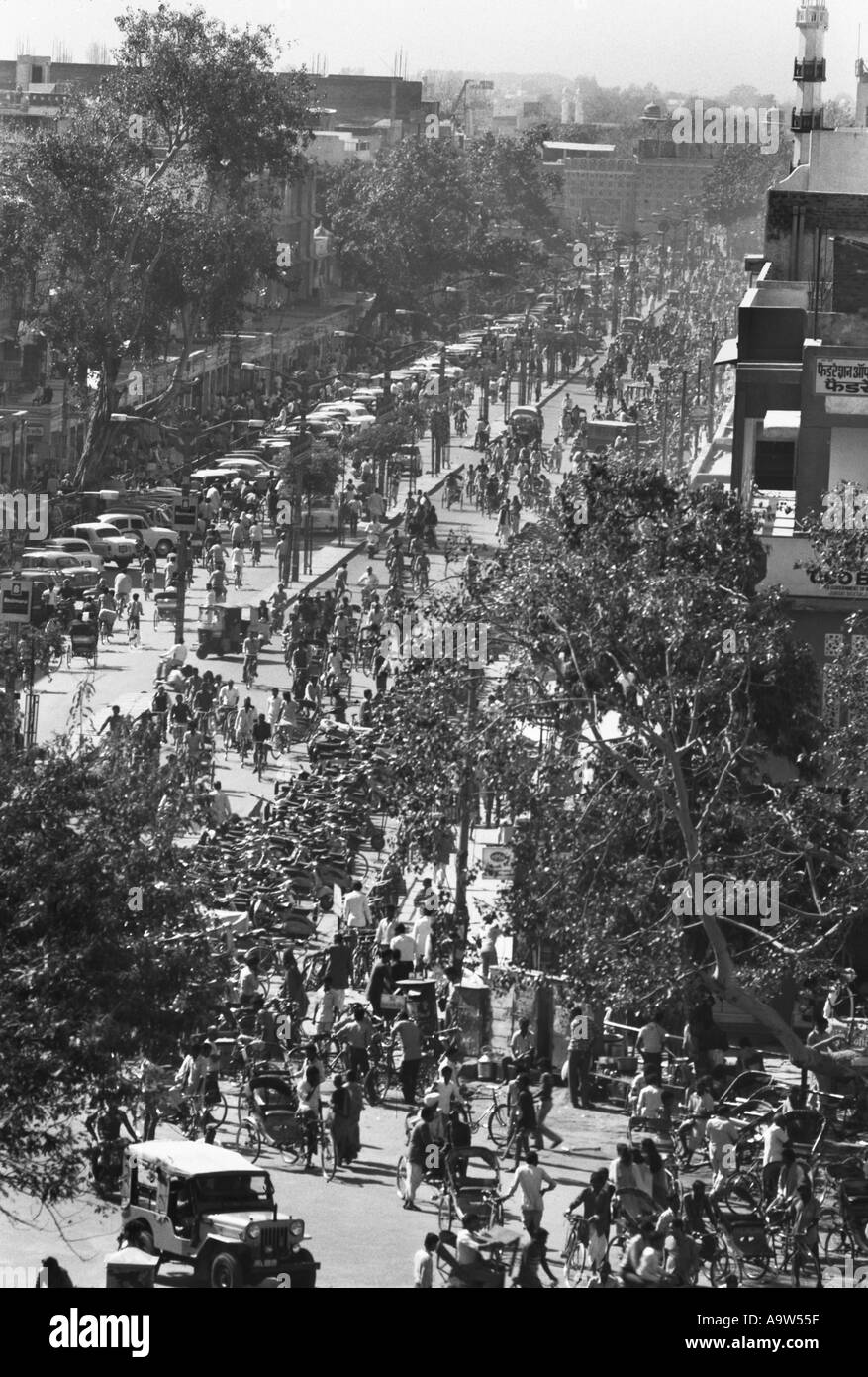 Busy cars Black and White Stock Photos & Images - Alamy