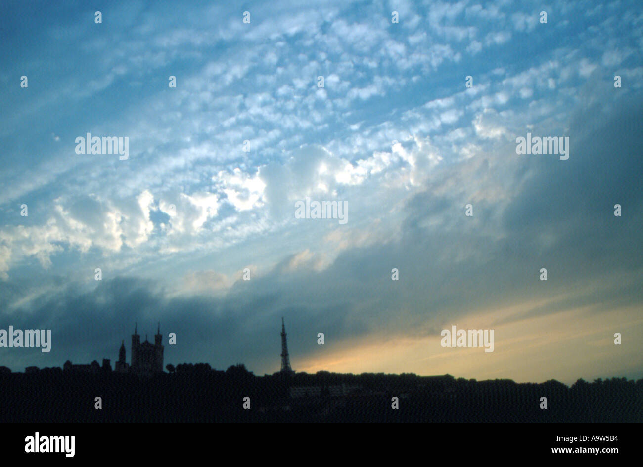 Dramatic cloud movement hi-res stock photography and images - Alamy