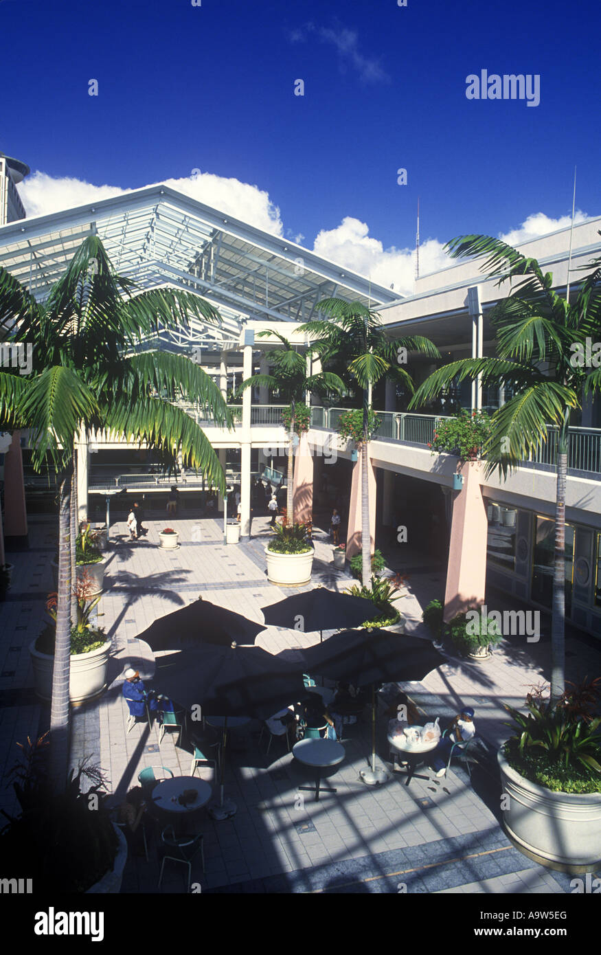 ALA MOANA SHOPPING MALL HONOLULU OAHU HAWAII USA Stock Photo - Alamy