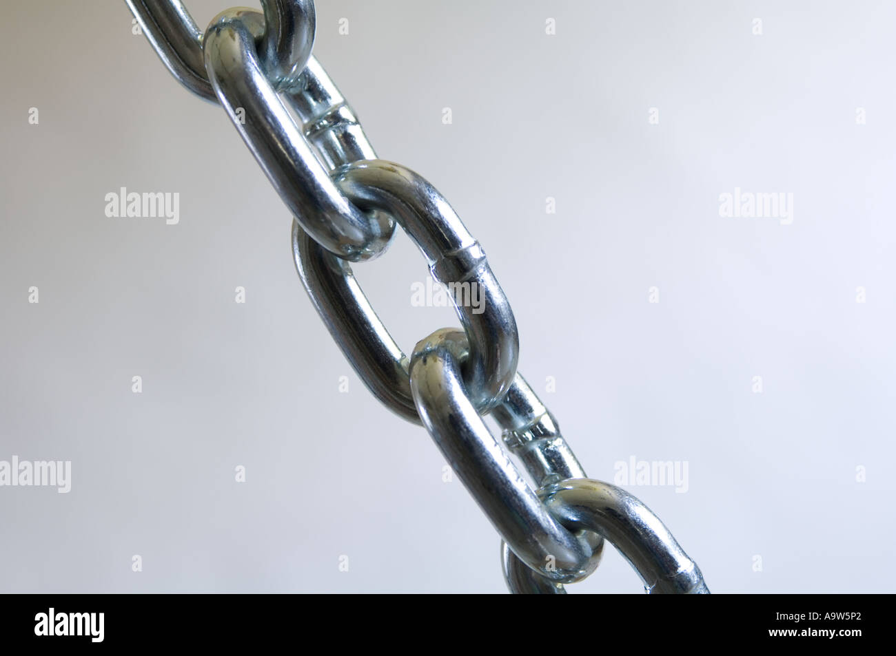 heavy duty steel chain stretched out Stock Photo - Alamy