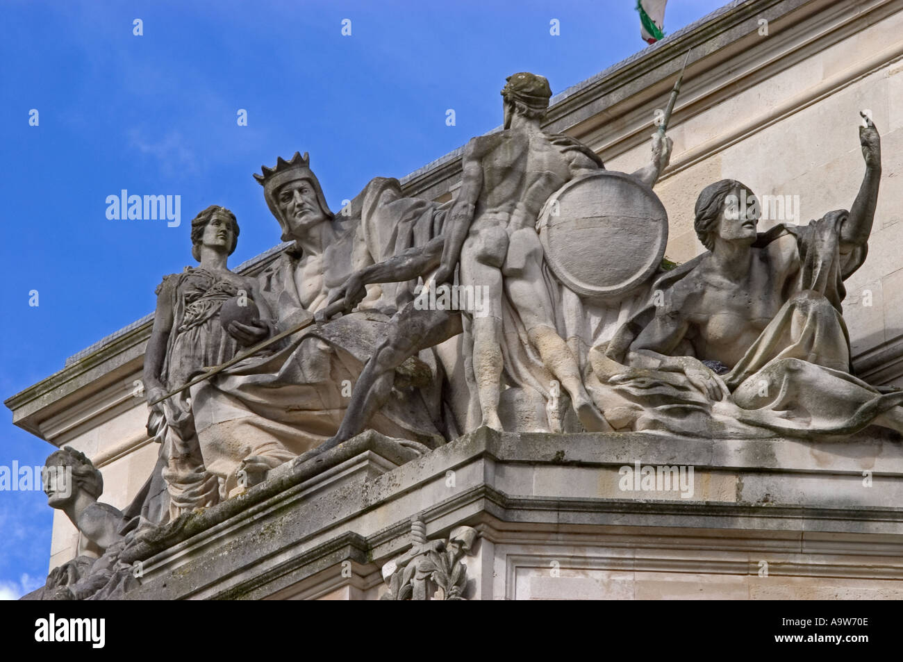Cardiff wales uk guildhall hi-res stock photography and images - Alamy