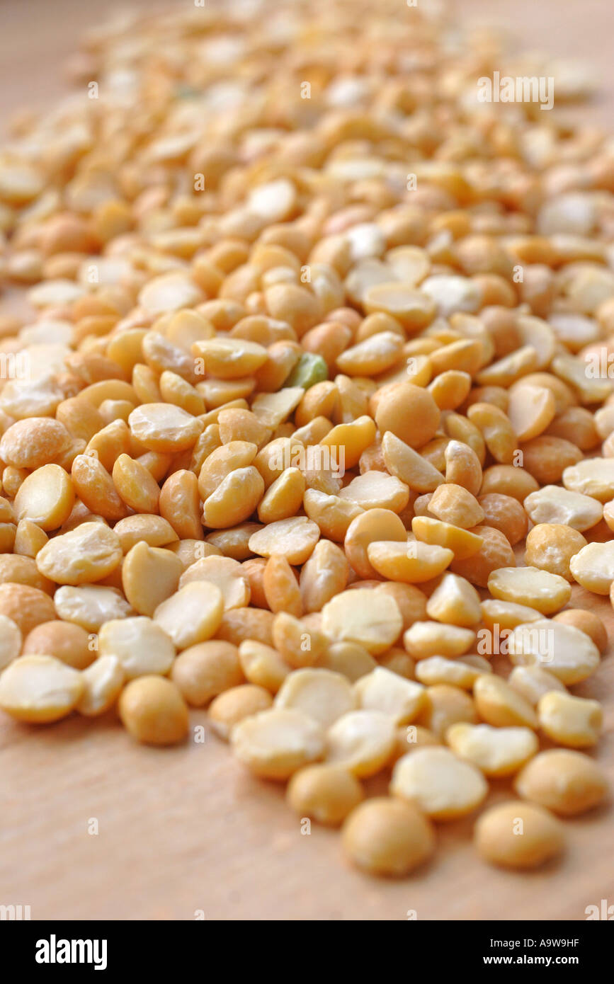 Yellow split peas Stock Photo - Alamy