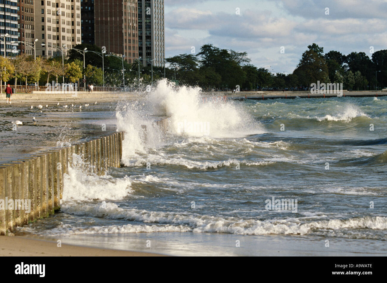 Illinois chicago lake michigan breakwater hi-res stock photography and ...