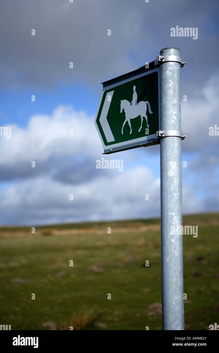 Horseback riding sign hi-res stock photography and images - Alamy