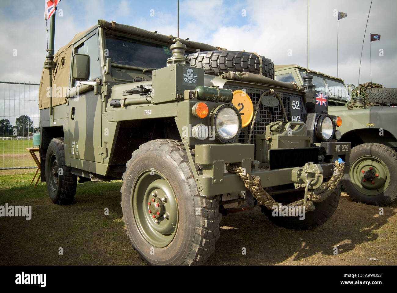 military vechical land rover off roader road 4 four wheel drive army ...