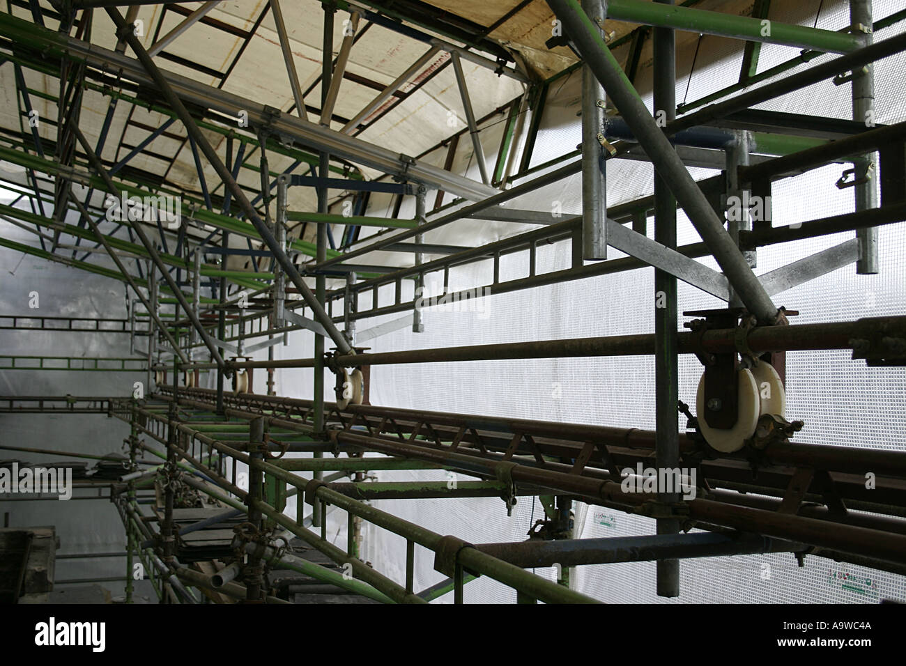 Construction Detail Moving Temporary Roof Canopy to enable safe ...