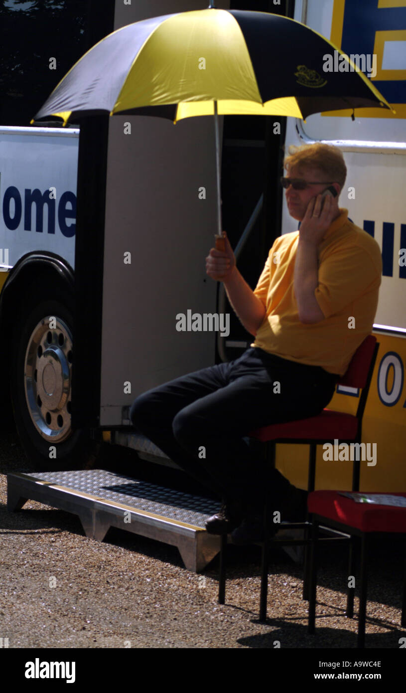 Man hiding from the sun hi-res stock photography and images - Alamy