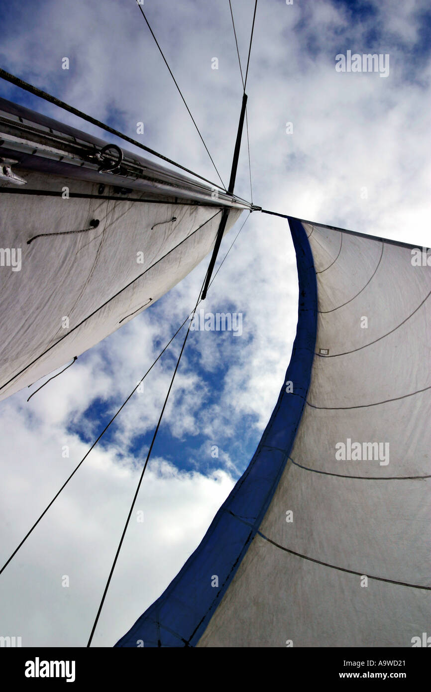 Ship sails overhead hi-res stock photography and images - Alamy