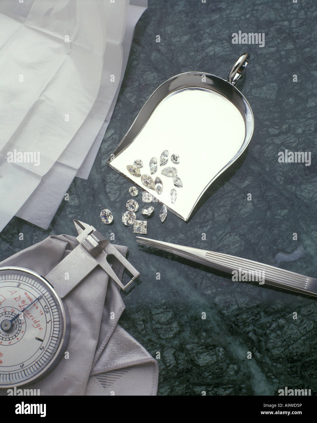 LARGE SIZE DIAMONDS MEASUREMENT GAUGES ON GREEN MARBLE Stock Photo - Alamy