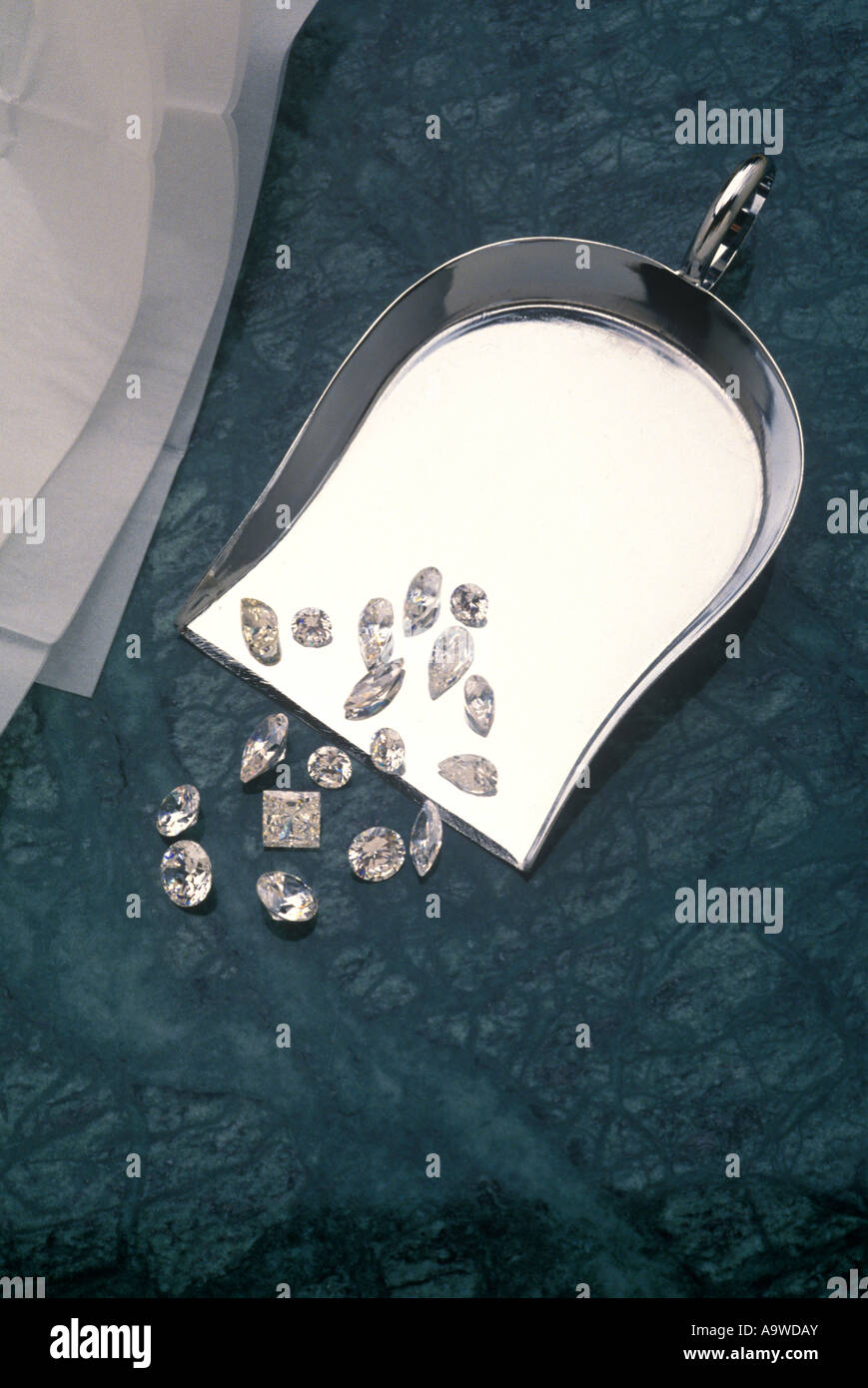 LARGE SIZE DIAMONDS MEASUREMENT GAUGES ON GREEN MARBLE Stock Photo - Alamy