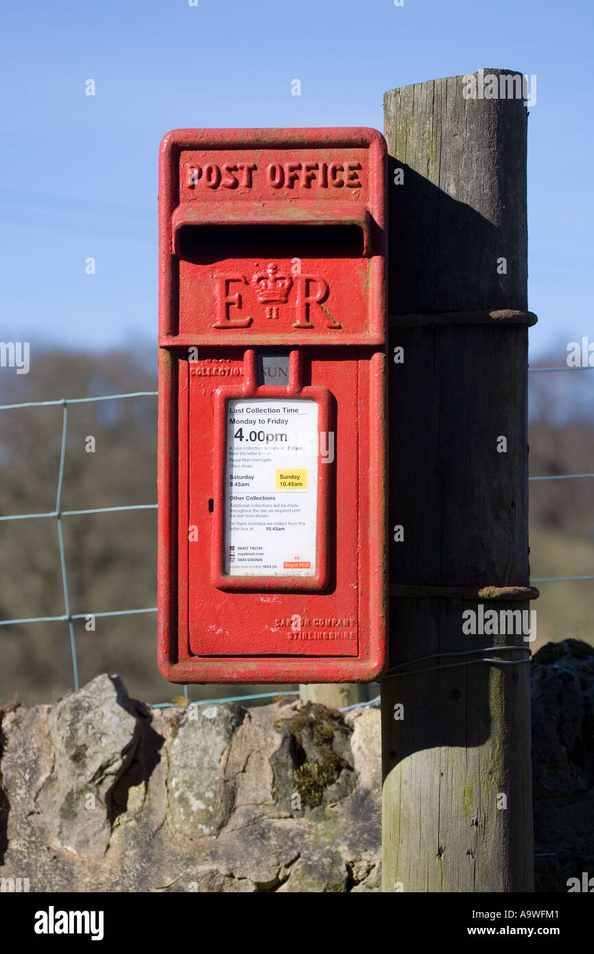 English rural post box UK Stock Photo - Alamy