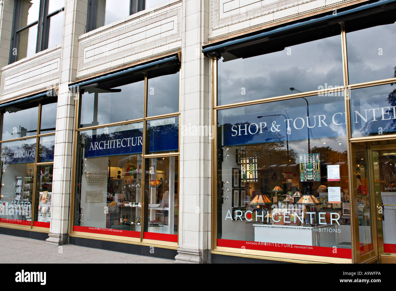 STREET SCENE Chicago Illinois Architecture shop and tour center on ...