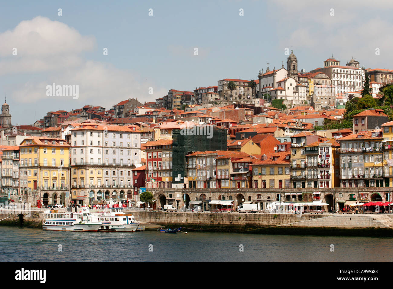 Waterfront ribeira area douro hi-res stock photography and images - Alamy