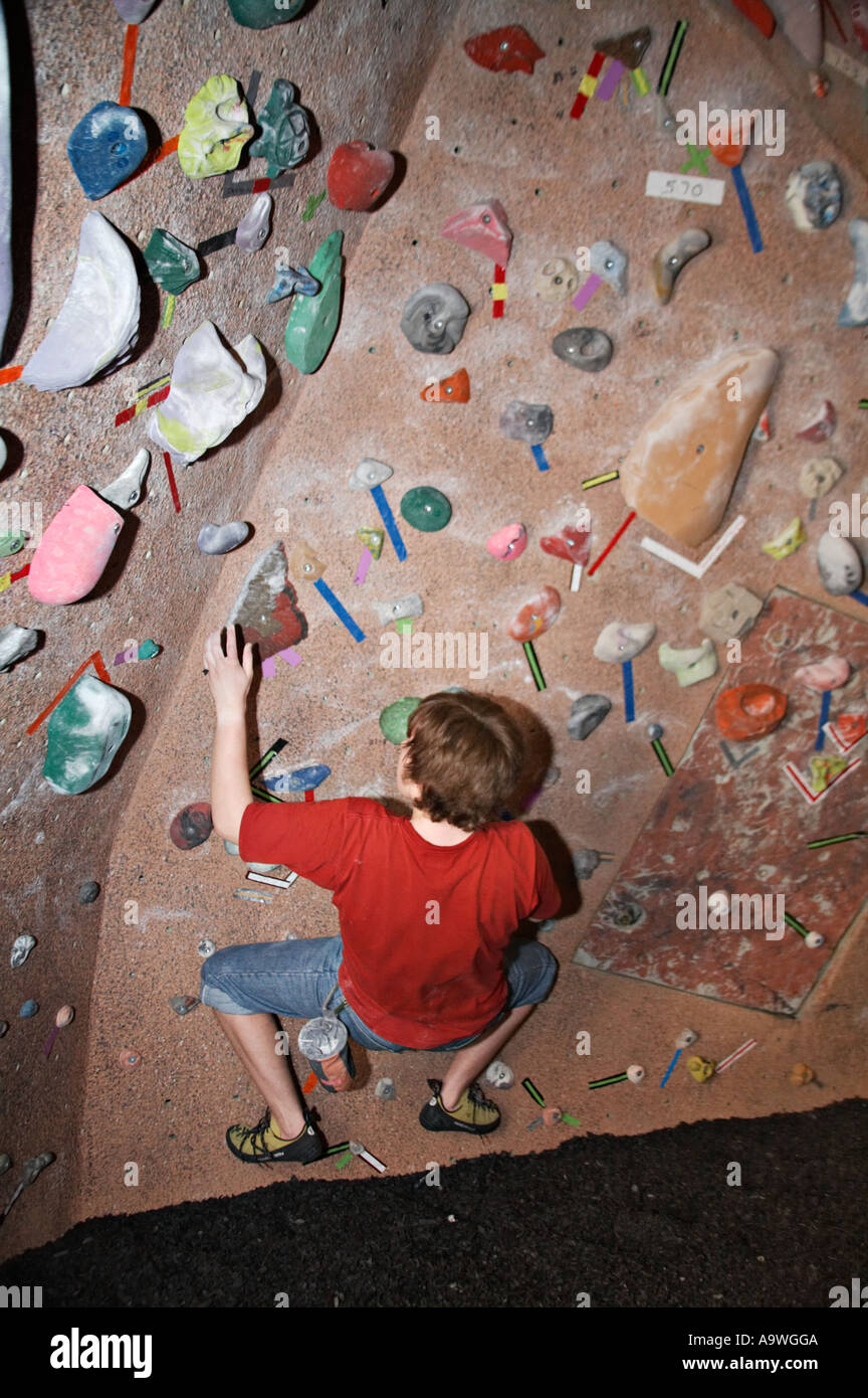 Indoor climbing wall teens hi-res stock photography and images - Alamy