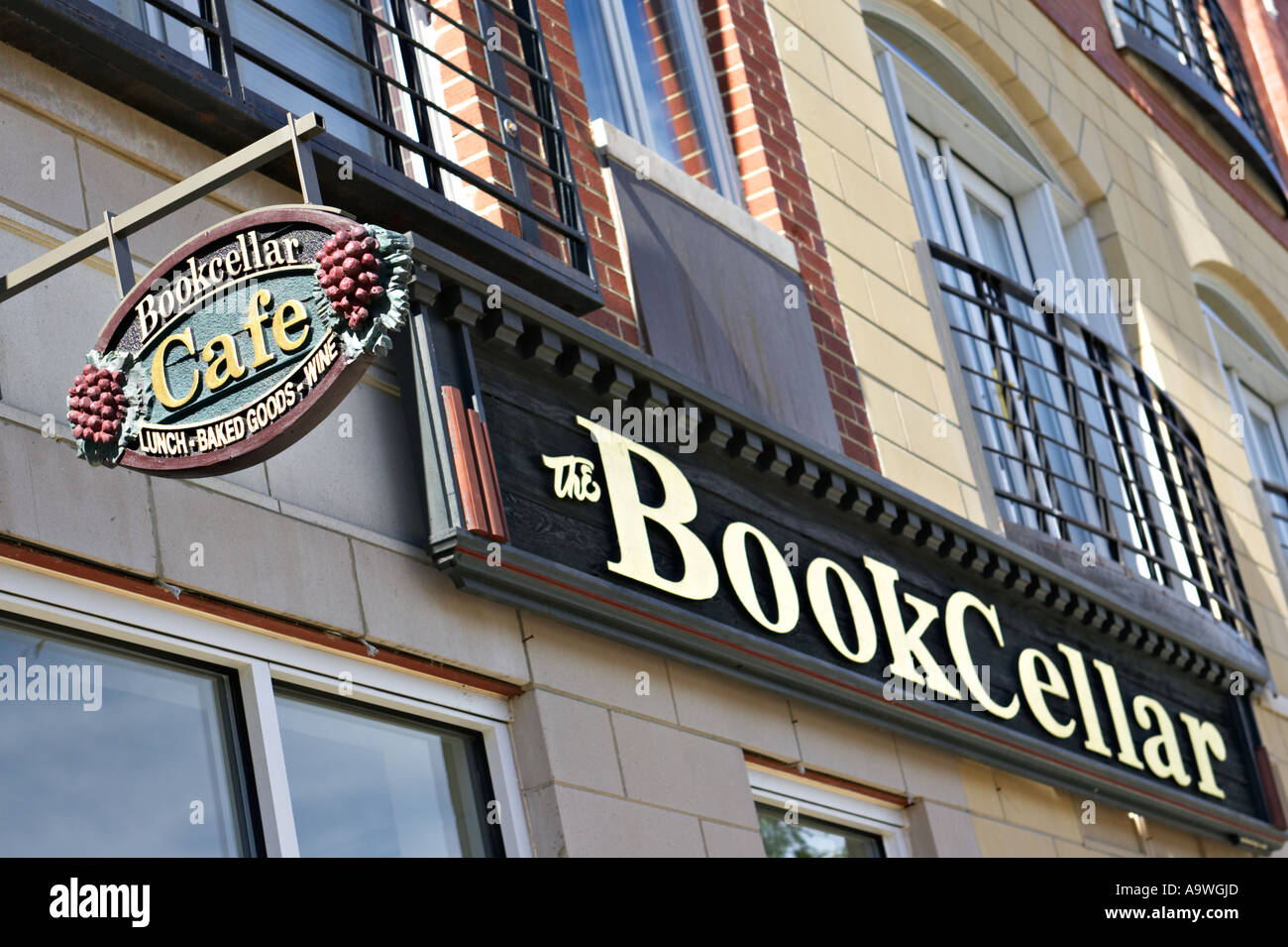 Book cellar chicago hi-res stock photography and images - Alamy