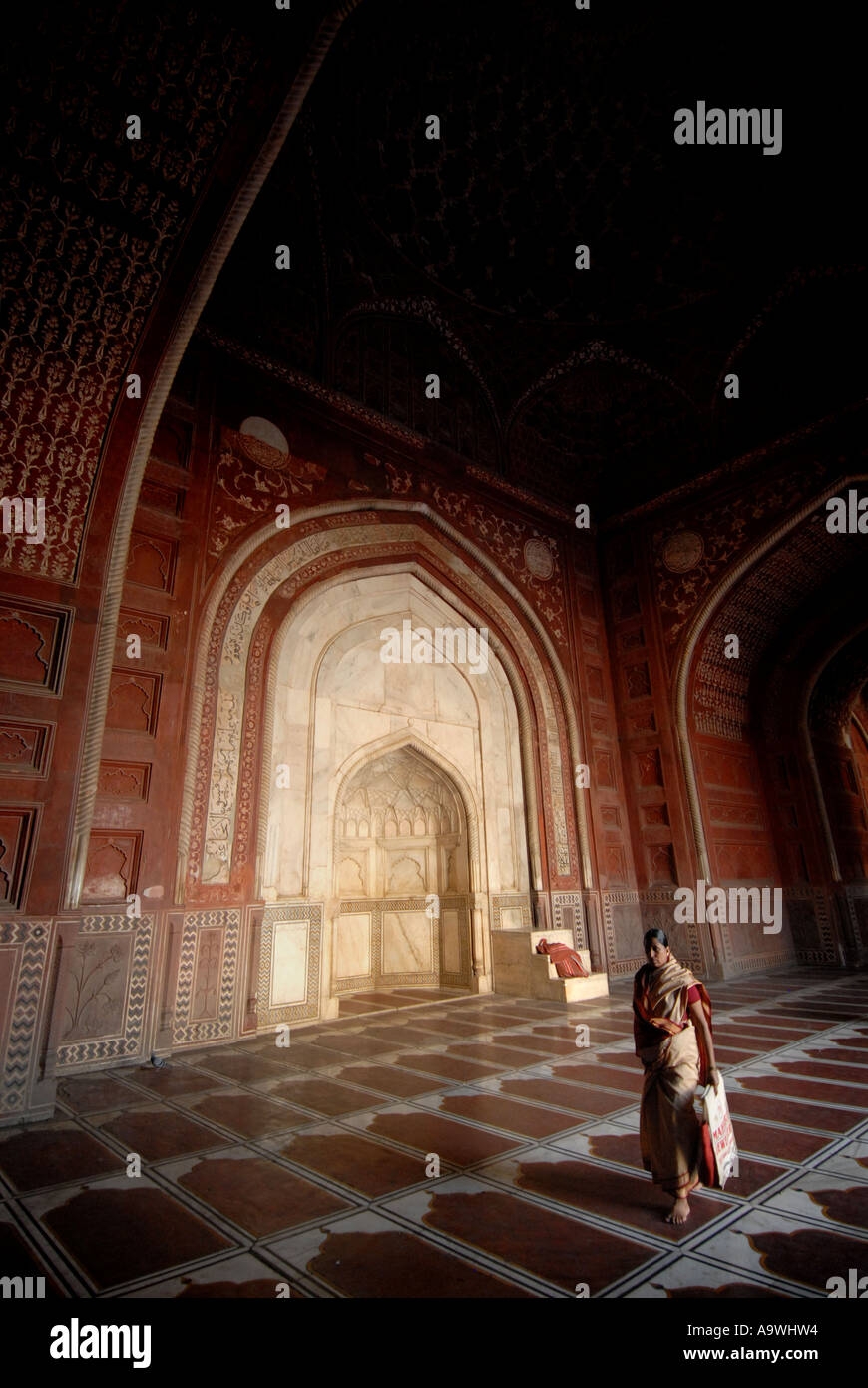Inside taj mahal mausoleum hi-res stock photography and images - Alamy
