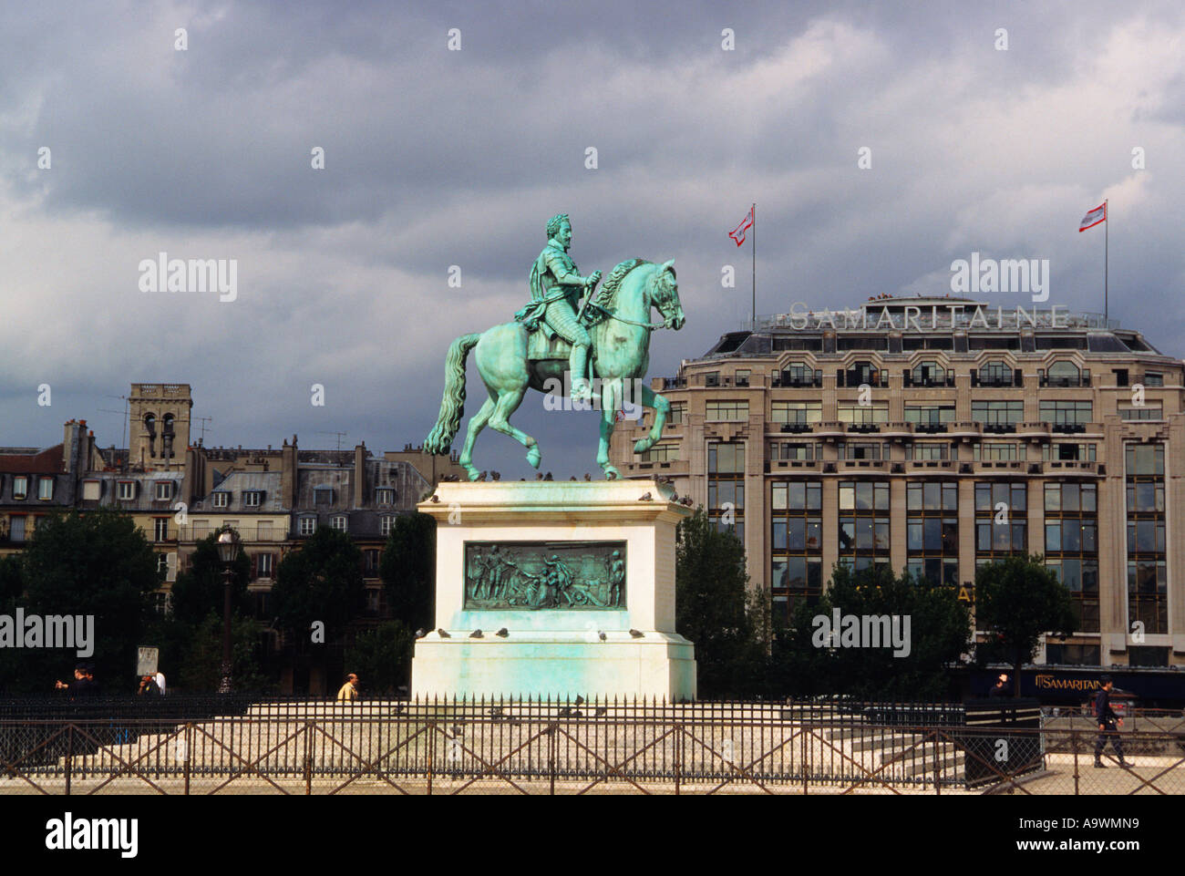Europe France Paris Statue of Henry IV on the Pont Neuf Stock Photo - Alamy