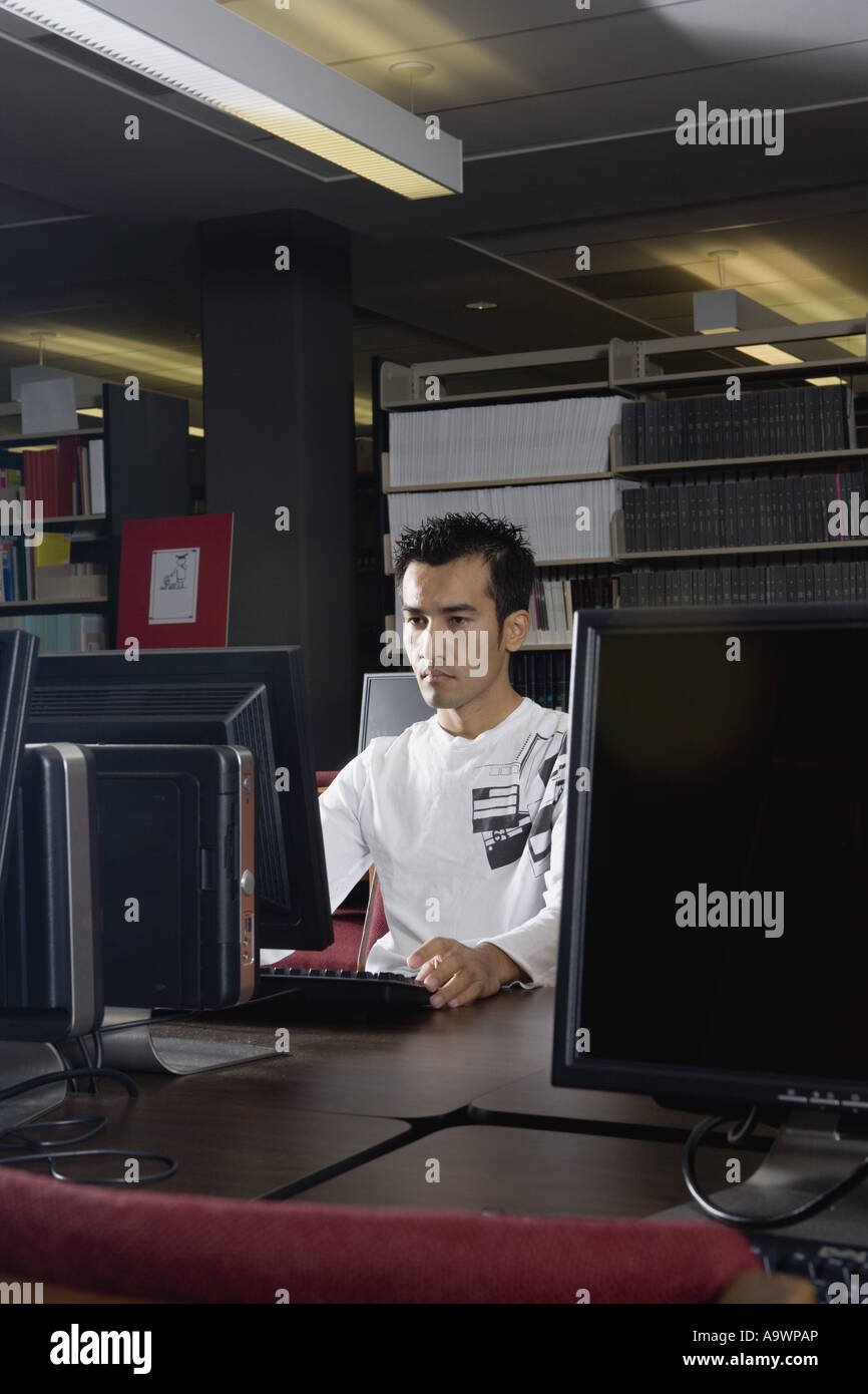 Man library dark hair hi-res stock photography and images - Alamy