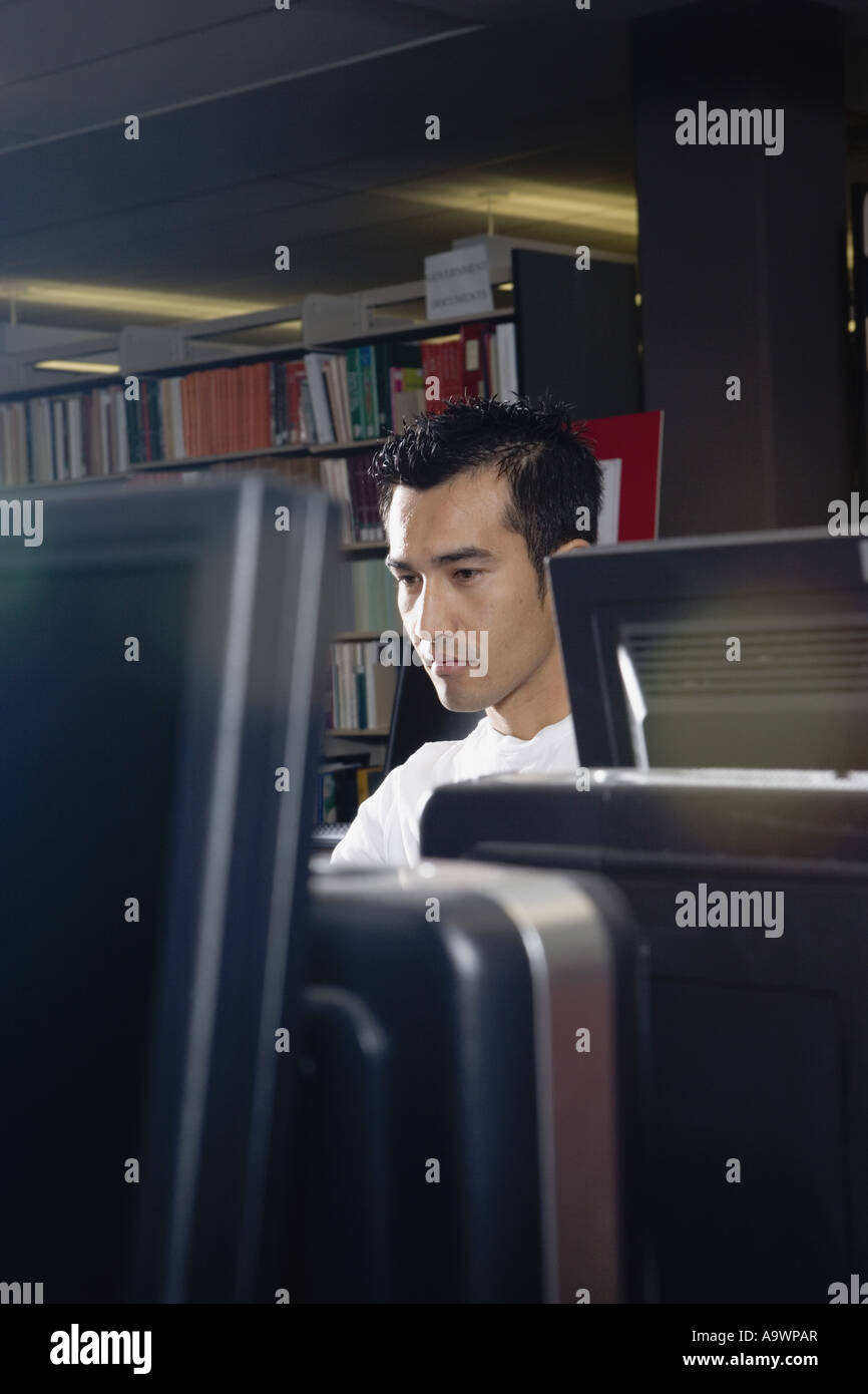 Man library dark hair hi-res stock photography and images - Alamy