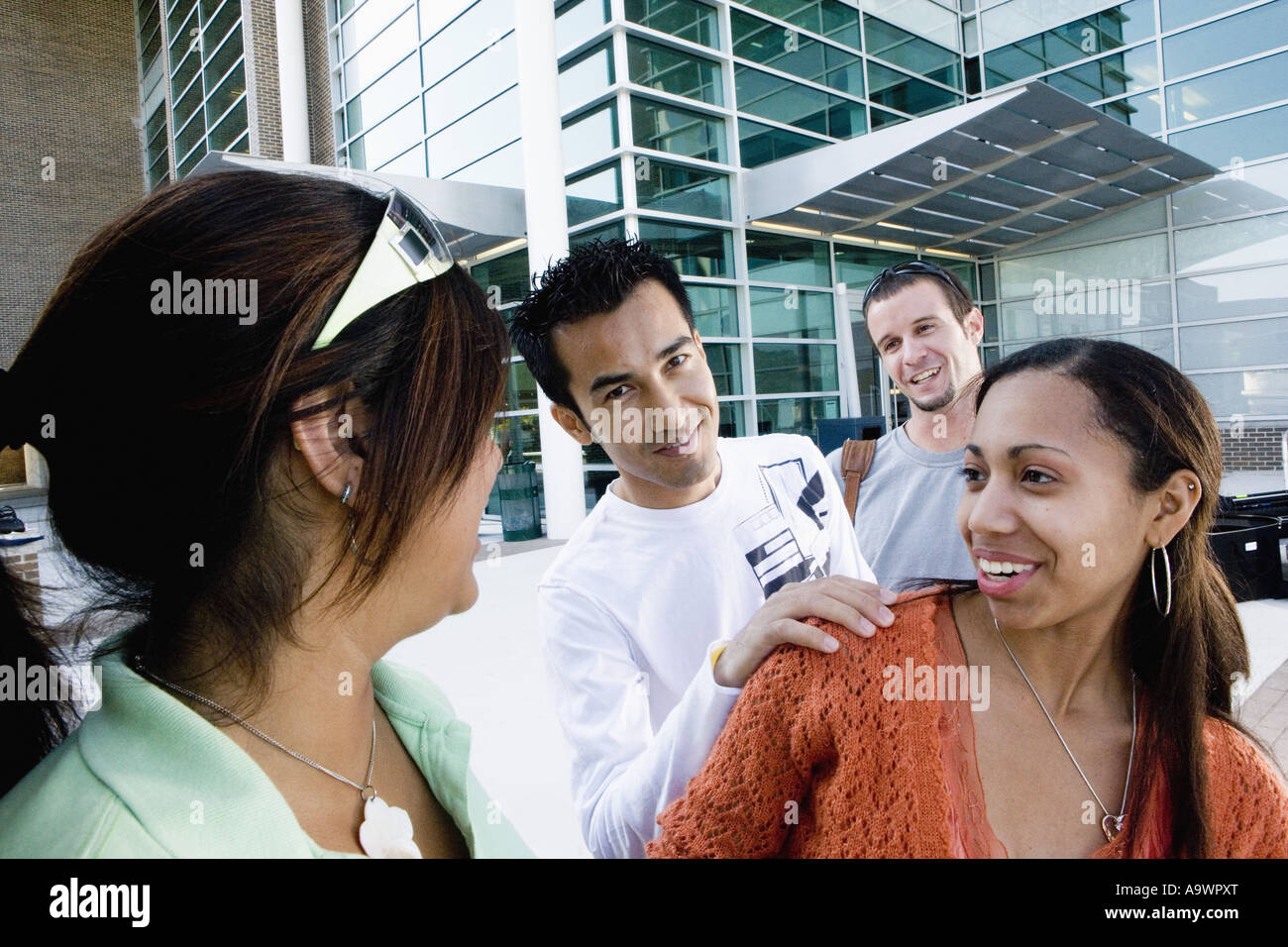 Campus socializing hi-res stock photography and images - Alamy