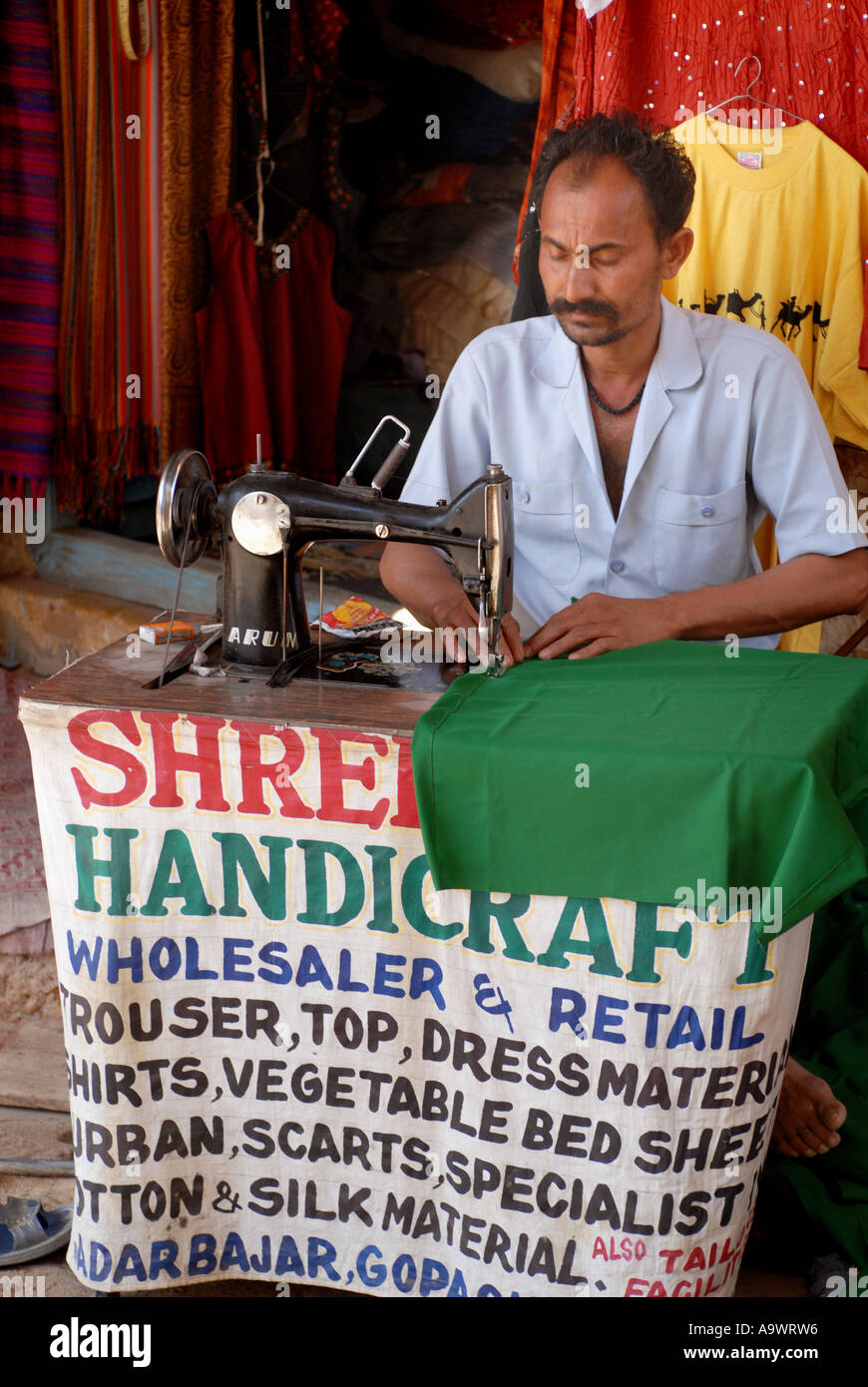 India boy sewing machine hi-res stock photography and images - Alamy