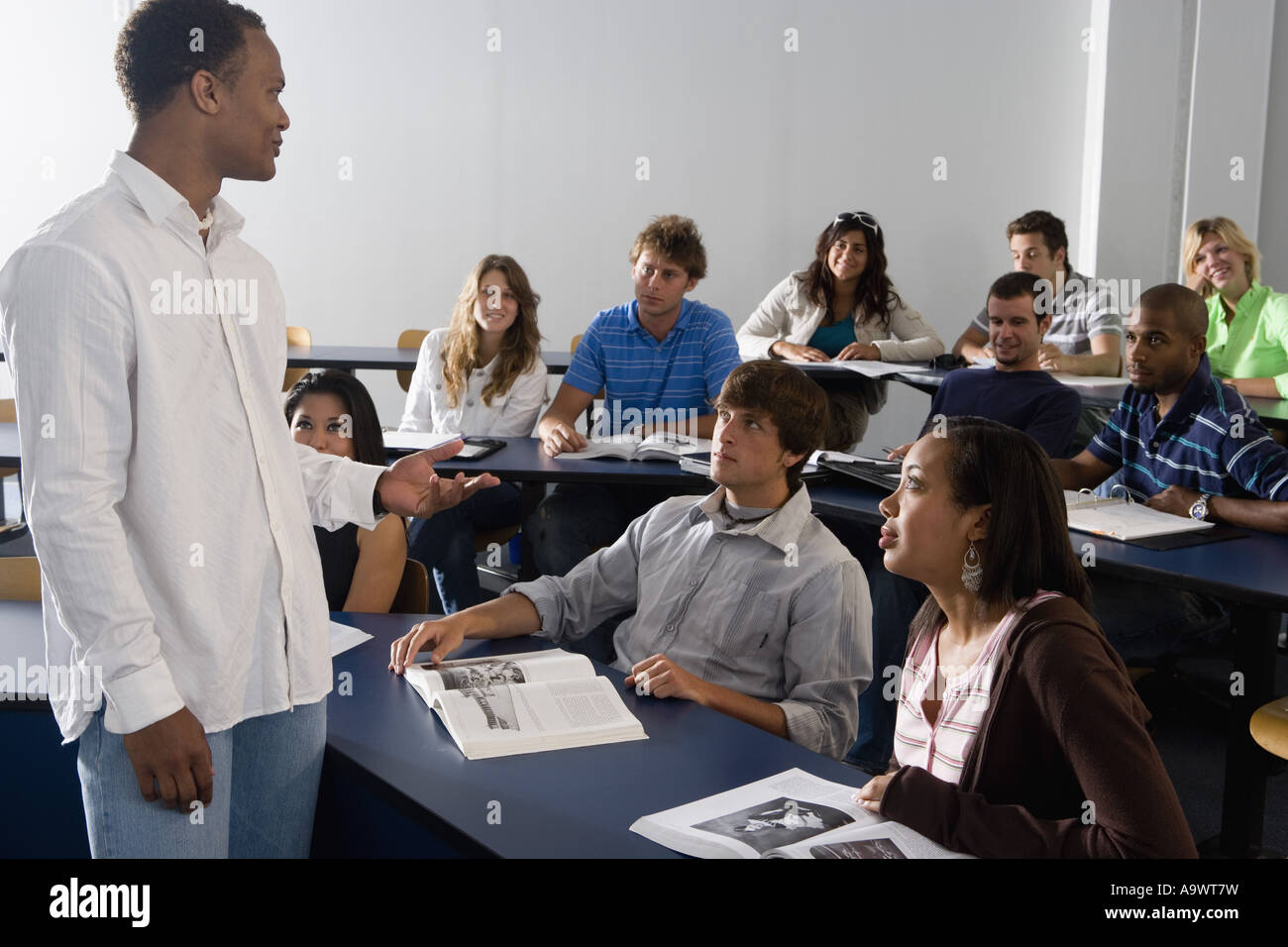 Teacher teaching students in the classroom Stock Photo - Alamy