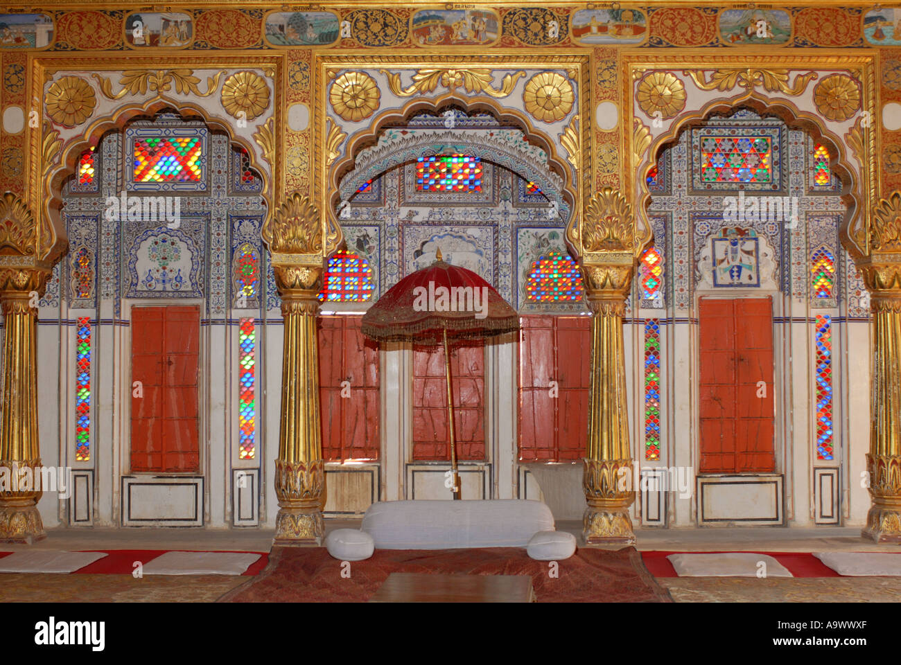 Rich poor city india hi-res stock photography and images - Alamy